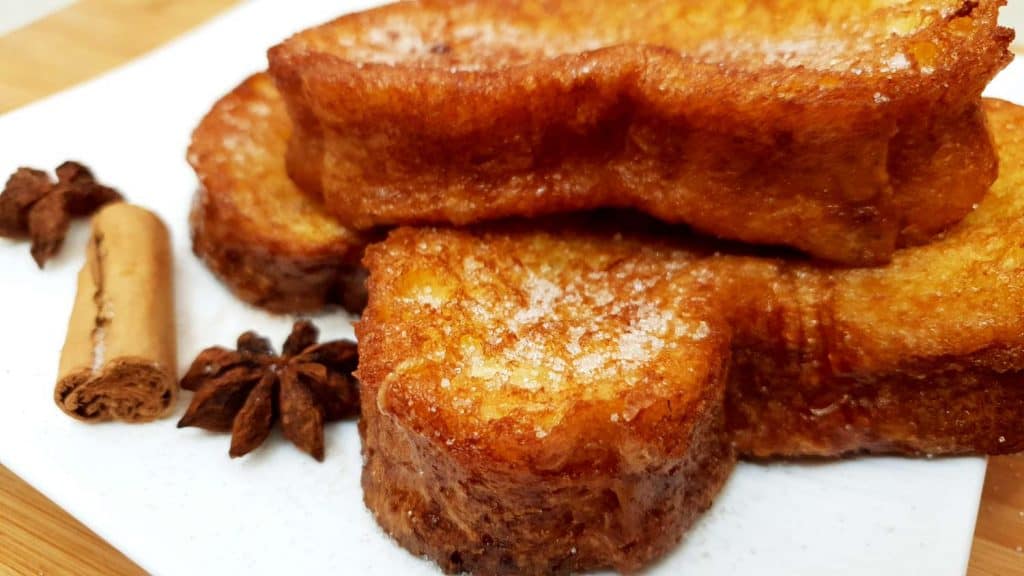 Torrejas de Pan en almíbar Receta Cubana. Como hacer Torrejas